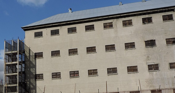 Una vez más sostenemos que la cárcel de Devoto tiene mejores soluciones ...